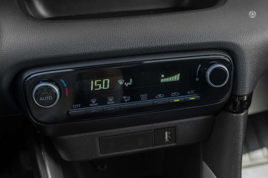 Grey Toyota Yaris 2021 in Vilnius, with an engine capacity of 1.49 L and mileage of 71 thousand km for 14500 €, photo 20 on AUTOMOTO.COM.LV