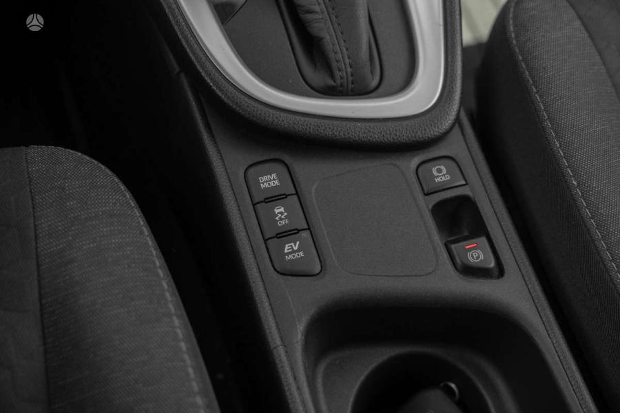 Grey Toyota Yaris 2021 in Vilnius, with an engine capacity of 1.49 L and mileage of 71 thousand km for 14500 €, photo 24 on AUTOMOTO.COM.LV