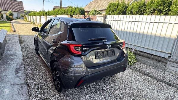 Grey Toyota Yaris 2021 in Taurage, with an engine capacity of 1.50 L and mileage of 94 thousand km for 9700 €, photo 3 on AUTOMOTO.COM.LV
