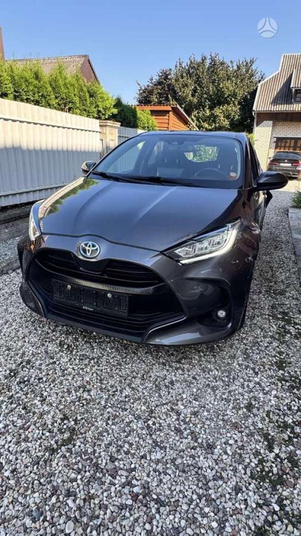 Grey Toyota Yaris 2021 in Taurage, with an engine capacity of 1.50 L and mileage of 94 thousand km for 9700 €, photo 5 on AUTOMOTO.COM.LV