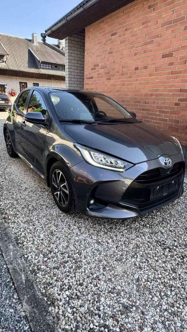 Grey Toyota Yaris 2021 in Taurage, with an engine capacity of 1.50 L and mileage of 94 thousand km for 9700 €, photo 8 on AUTOMOTO.COM.LV