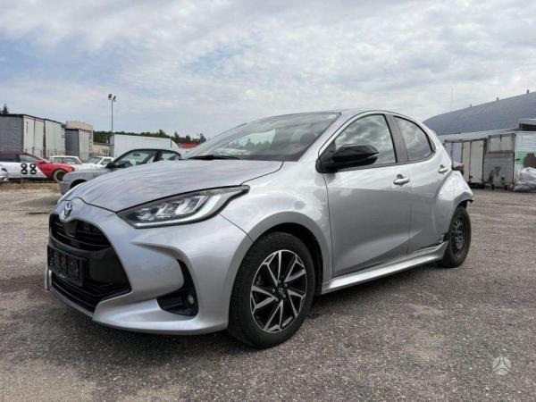 Pelēks Toyota Yaris 2021 Radviliškis, ar dzinēja tilpumu 1.49 L un nobraukumu 48 tūkst. km par 10950 €, foto 1 vietnē AUTOMOTO.COM.LV