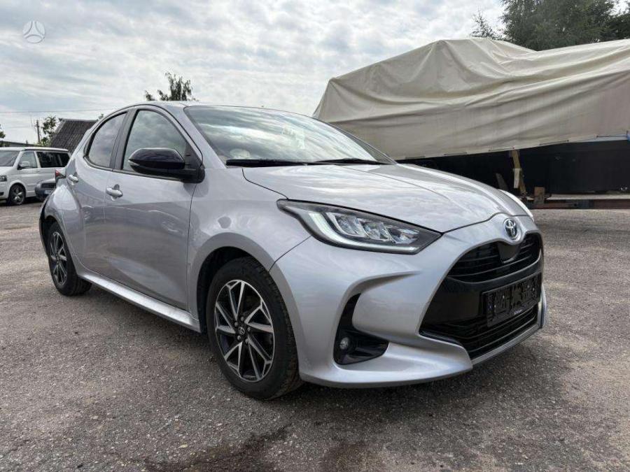 Pelēks Toyota Yaris 2021 Radviliškis, ar dzinēja tilpumu 1.49 L un nobraukumu 48 tūkst. km par 10950 €, foto 3 vietnē AUTOMOTO.COM.LV