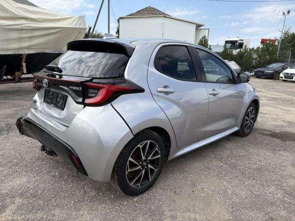 Pelēks Toyota Yaris 2021 Radviliškis, ar dzinēja tilpumu 1.49 L un nobraukumu 48 tūkst. km par 10950 €, foto 3 vietnē AUTOMOTO.COM.LV