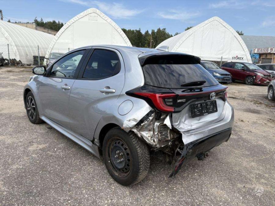 Pelēks Toyota Yaris 2021 Radviliškis, ar dzinēja tilpumu 1.49 L un nobraukumu 48 tūkst. km par 10950 €, foto 5 vietnē AUTOMOTO.COM.LV