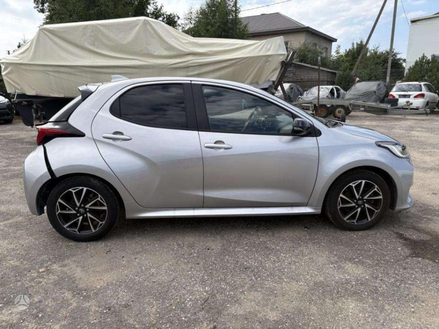 Pelēks Toyota Yaris 2021 Radviliškis, ar dzinēja tilpumu 1.49 L un nobraukumu 48 tūkst. km par 10950 €, foto 7 vietnē AUTOMOTO.COM.LV