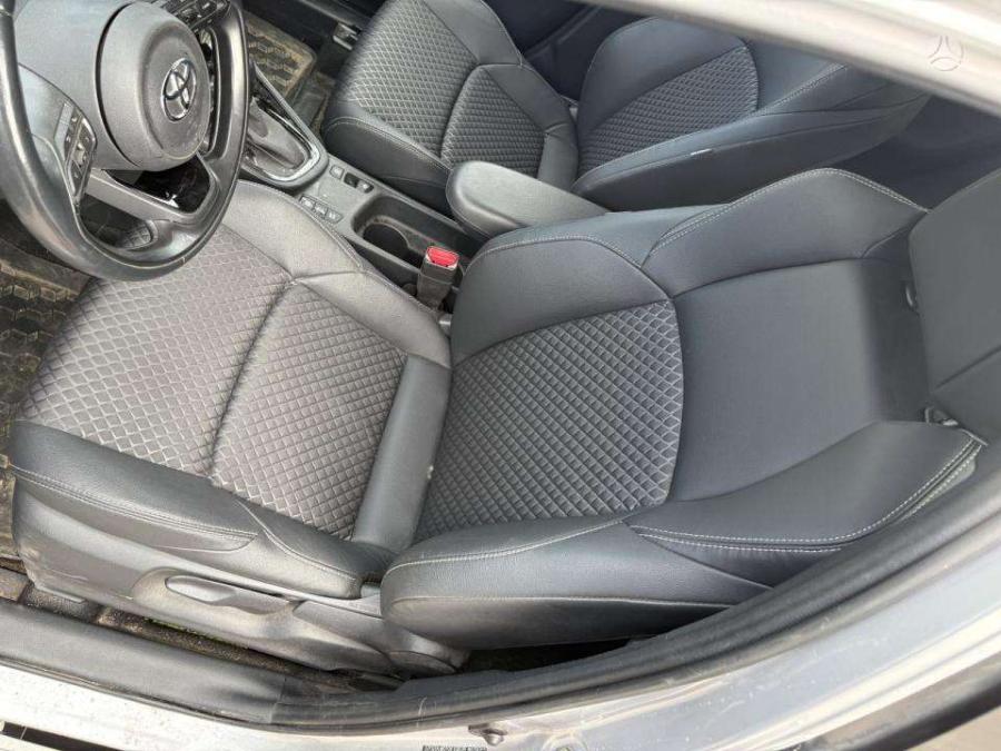 Pelēks Toyota Yaris 2021 Radviliškis, ar dzinēja tilpumu 1.49 L un nobraukumu 48 tūkst. km par 10950 €, foto 12 vietnē AUTOMOTO.COM.LV