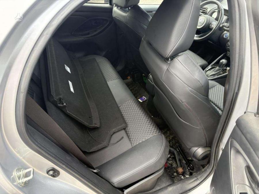 Pelēks Toyota Yaris 2021 Radviliškis, ar dzinēja tilpumu 1.49 L un nobraukumu 48 tūkst. km par 10950 €, foto 13 vietnē AUTOMOTO.COM.LV