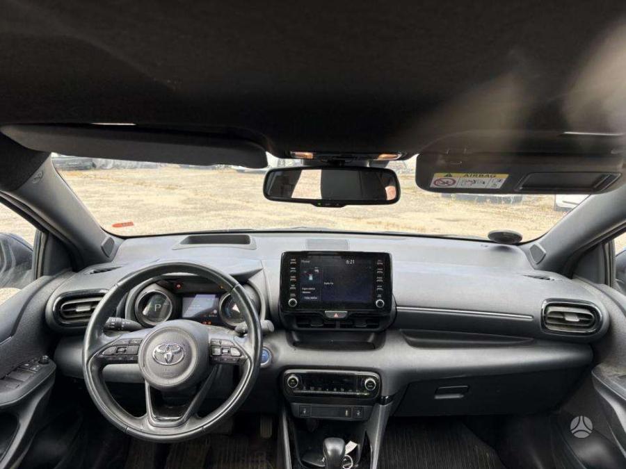 Pelēks Toyota Yaris 2021 Radviliškis, ar dzinēja tilpumu 1.49 L un nobraukumu 48 tūkst. km par 10950 €, foto 15 vietnē AUTOMOTO.COM.LV