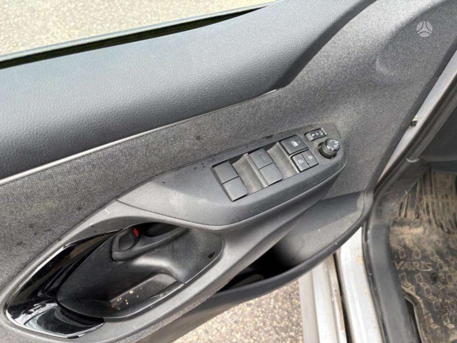 Pelēks Toyota Yaris 2021 Radviliškis, ar dzinēja tilpumu 1.49 L un nobraukumu 48 tūkst. km par 10950 €, foto 18 vietnē AUTOMOTO.COM.LV