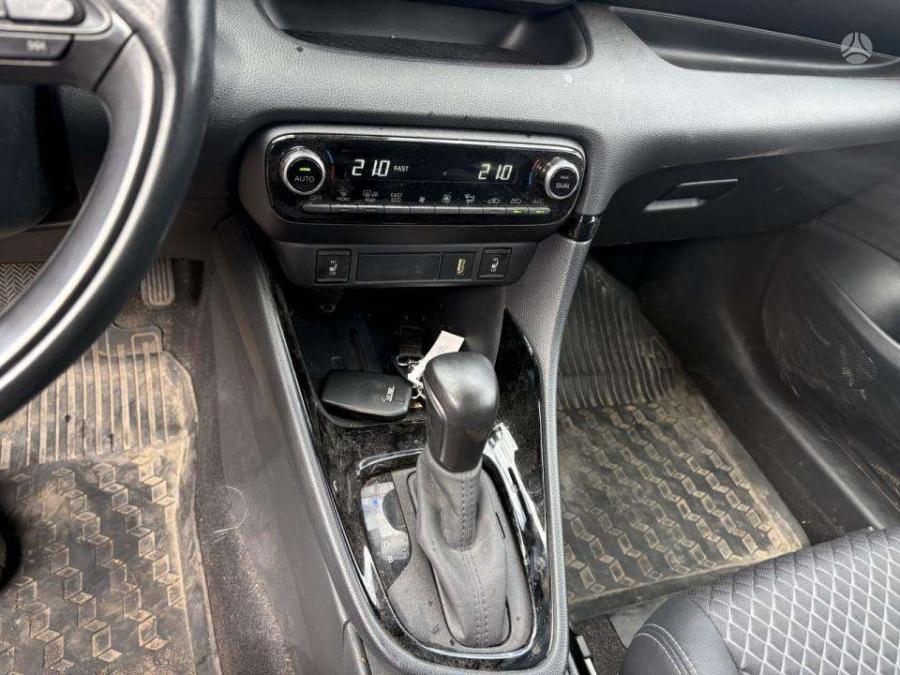 Pelēks Toyota Yaris 2021 Radviliškis, ar dzinēja tilpumu 1.49 L un nobraukumu 48 tūkst. km par 10950 €, foto 21 vietnē AUTOMOTO.COM.LV