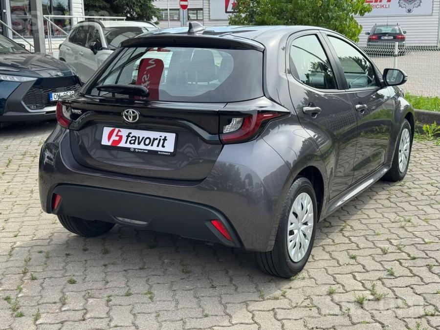 Pelēks Toyota Yaris 2021 Rīga, ar dzinēja tilpumu 1.50 L un nobraukumu 99 tūkst. km par 12850 €, foto 5 vietnē AUTOMOTO.COM.LV