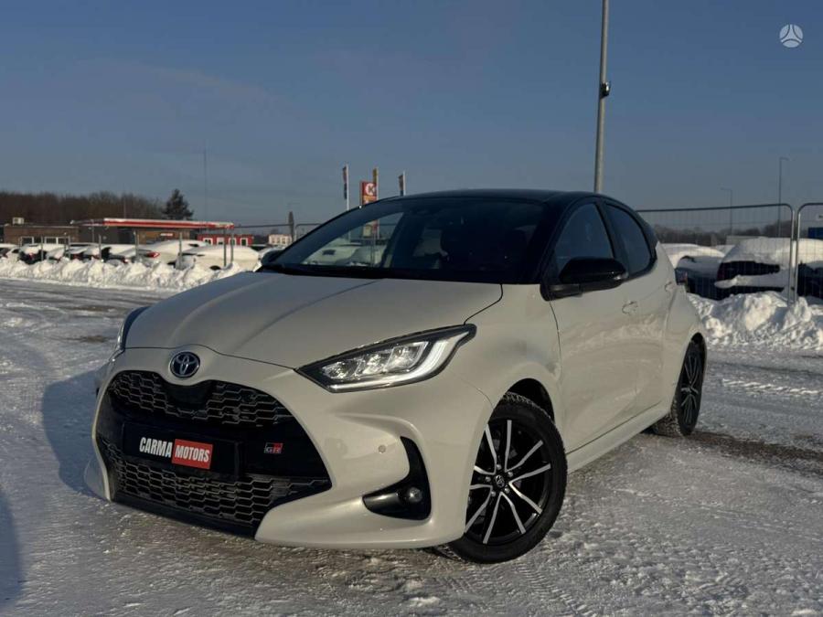 Pelēks Toyota Yaris 2022 Viļņa, ar dzinēja tilpumu 1.49 L un nobraukumu 16 tūkst. km par 18690 €, foto 3 vietnē AUTOMOTO.COM.LV
