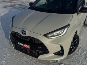 Pelēks Toyota Yaris 2022 Viļņa, ar dzinēja tilpumu 1.49 L un nobraukumu 16 tūkst. km par 18690 €, foto 4 vietnē AUTOMOTO.COM.LV