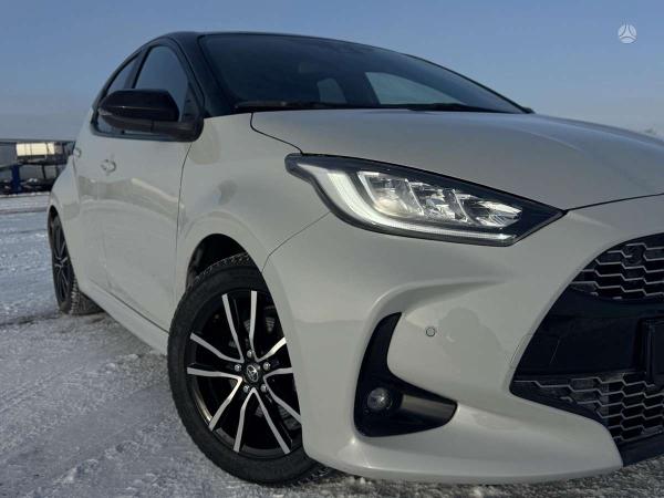 Pelēks Toyota Yaris 2022 Viļņa, ar dzinēja tilpumu 1.49 L un nobraukumu 16 tūkst. km par 18690 €, foto 8 vietnē AUTOMOTO.COM.LV