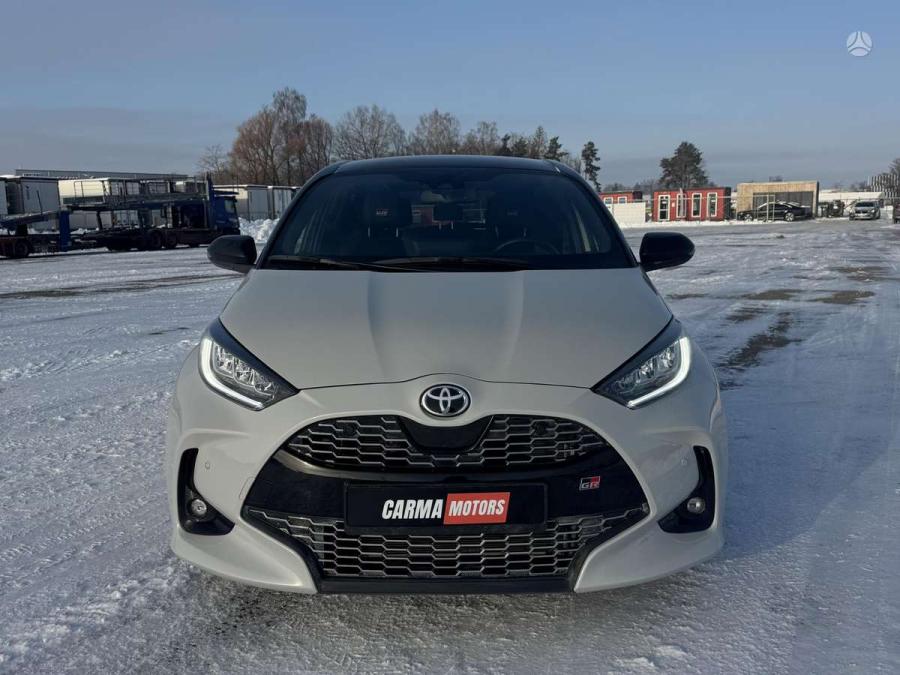 Pelēks Toyota Yaris 2022 Viļņa, ar dzinēja tilpumu 1.49 L un nobraukumu 16 tūkst. km par 18690 €, foto 9 vietnē AUTOMOTO.COM.LV