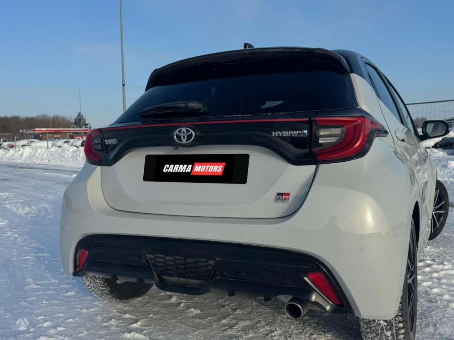 Pelēks Toyota Yaris 2022 Viļņa, ar dzinēja tilpumu 1.49 L un nobraukumu 16 tūkst. km par 18690 €, foto 12 vietnē AUTOMOTO.COM.LV