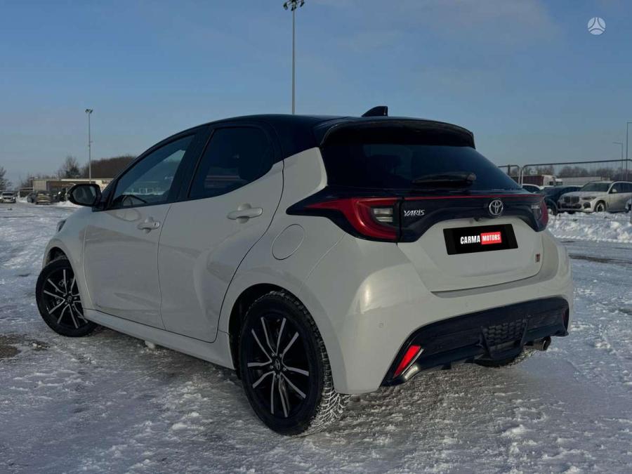 Pelēks Toyota Yaris 2022 Viļņa, ar dzinēja tilpumu 1.49 L un nobraukumu 16 tūkst. km par 18690 €, foto 13 vietnē AUTOMOTO.COM.LV