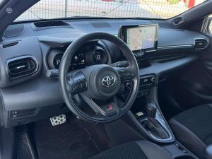 Pelēks Toyota Yaris 2022 Viļņa, ar dzinēja tilpumu 1.49 L un nobraukumu 16 tūkst. km par 18690 €, foto 17 vietnē AUTOMOTO.COM.LV
