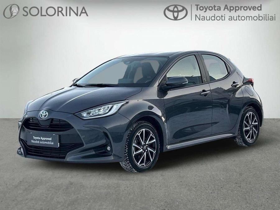 Grey Toyota Yaris 2022 in Klaipeda, with an engine capacity of 1.49 L and mileage of 15 thousand km for 18990 €, photo 1 on AUTOMOTO.COM.LV