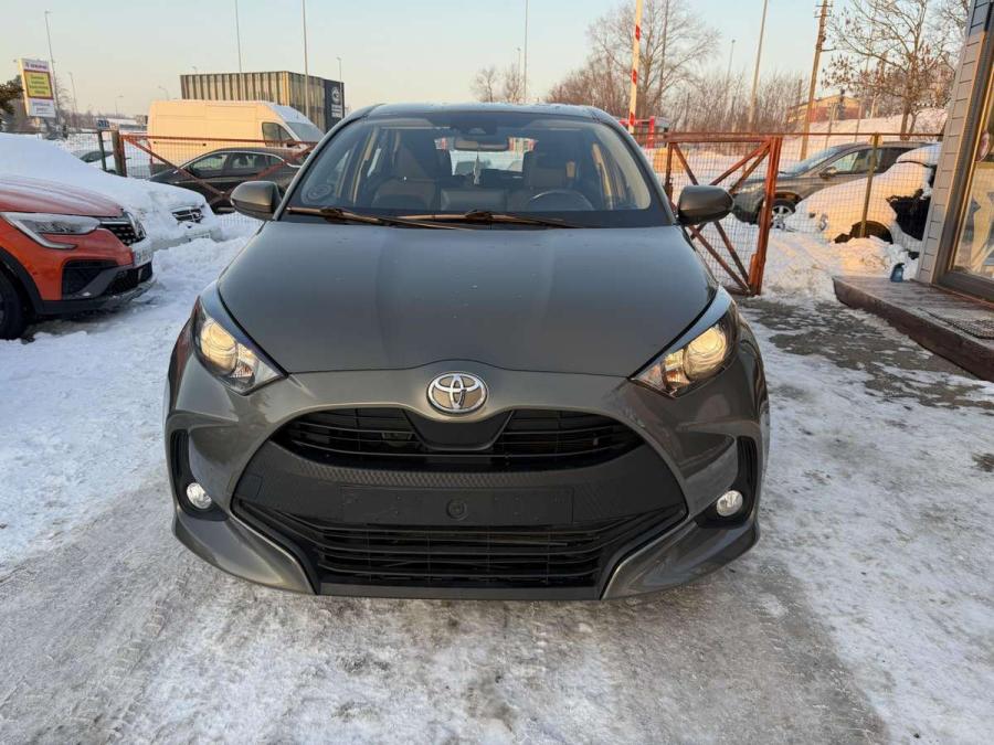 Pelēks Toyota Yaris 2022 Klaipėda, ar dzinēja tilpumu 1.00 L un nobraukumu 101 tūkst. km par 11800 €, foto 2 vietnē AUTOMOTO.COM.LV