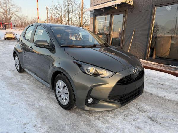 Pelēks Toyota Yaris 2022 Klaipėda, ar dzinēja tilpumu 1.00 L un nobraukumu 101 tūkst. km par 11800 €, foto 3 vietnē AUTOMOTO.COM.LV
