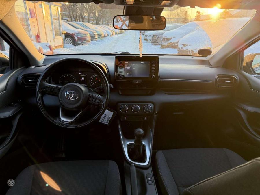 Pelēks Toyota Yaris 2022 Klaipėda, ar dzinēja tilpumu 1.00 L un nobraukumu 101 tūkst. km par 11800 €, foto 10 vietnē AUTOMOTO.COM.LV