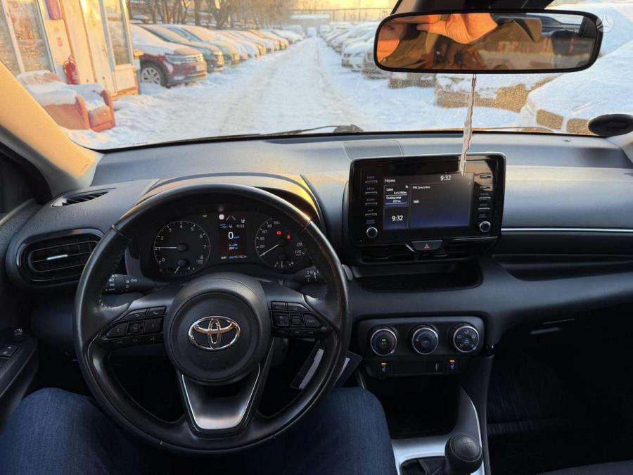 Pelēks Toyota Yaris 2022 Klaipėda, ar dzinēja tilpumu 1.00 L un nobraukumu 101 tūkst. km par 11800 €, foto 11 vietnē AUTOMOTO.COM.LV