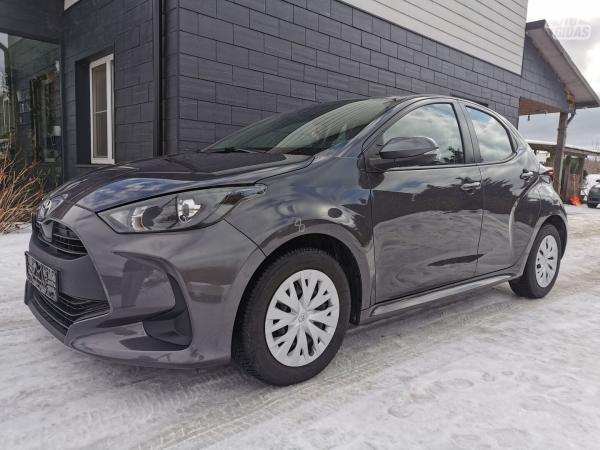 Pelēks Toyota Yaris 2022 Kauņa, ar dzinēja tilpumu 1.50 L un nobraukumu 55 tūkst. km par 13800 €, foto 1 vietnē AUTOMOTO.COM.LV