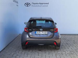 Grey Toyota Yaris 2022 in Tallinn, with an engine capacity of 1.49 L and mileage of 26 thousand km for 18995 €, photo 4 on AUTOMOTO.COM.LV