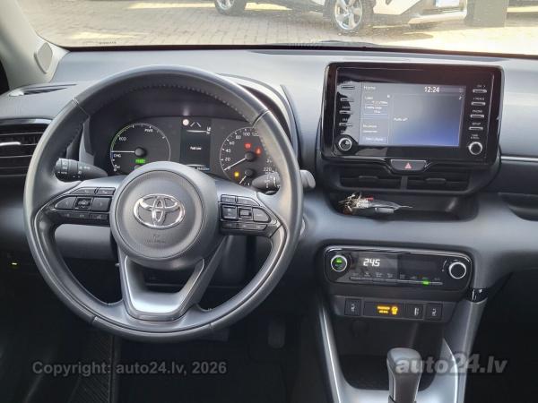 Grey Toyota Yaris 2022 in Tallinn, with an engine capacity of 1.49 L and mileage of 26 thousand km for 18995 €, photo 8 on AUTOMOTO.COM.LV