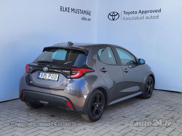 Pelēks Toyota Yaris 2022 Tallina, ar dzinēja tilpumu 1.49 L un nobraukumu 26 tūkst. km par 18995 €, foto 2 vietnē AUTOMOTO.COM.LV