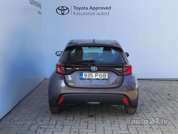 Pelēks Toyota Yaris 2022 Tallina, ar dzinēja tilpumu 1.49 L un nobraukumu 26 tūkst. km par 18995 €, foto 4 vietnē AUTOMOTO.COM.LV