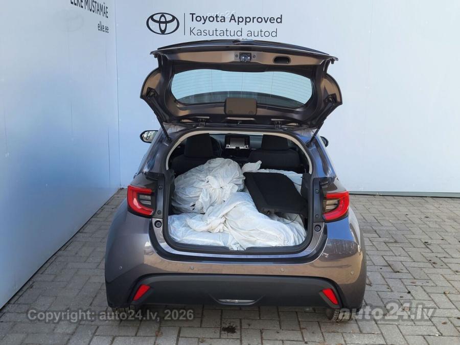 Grey Toyota Yaris 2022 in Tallinn, with an engine capacity of 1.49 L and mileage of 26 thousand km for 18995 €, photo 9 on AUTOMOTO.COM.LV
