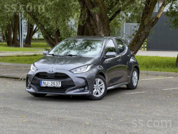 Pelēks Toyota Yaris 2022 Rīga, ar dzinēja tilpumu 1.50 L un nobraukumu 72 tūkst. km par 13500 €, foto 1 vietnē AUTOMOTO.COM.LV