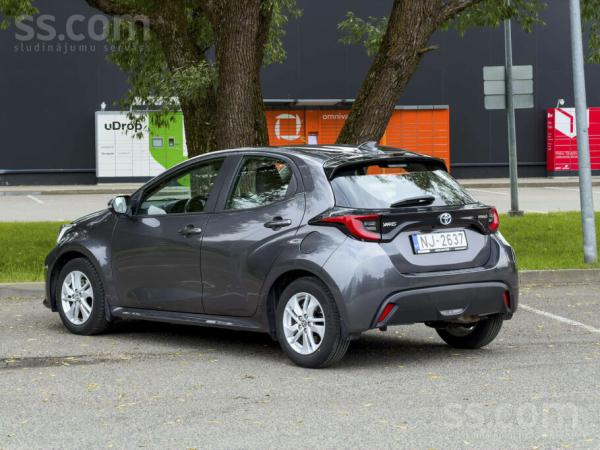 Pelēks Toyota Yaris 2022 Rīga, ar dzinēja tilpumu 1.50 L un nobraukumu 72 tūkst. km par 13500 €, foto 4 vietnē AUTOMOTO.COM.LV