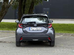 Pelēks Toyota Yaris 2022 Rīga, ar dzinēja tilpumu 1.50 L un nobraukumu 72 tūkst. km par 13500 €, foto 6 vietnē AUTOMOTO.COM.LV