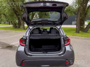 Pelēks Toyota Yaris 2022 Rīga, ar dzinēja tilpumu 1.50 L un nobraukumu 72 tūkst. km par 13500 €, foto 10 vietnē AUTOMOTO.COM.LV