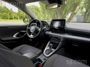 Pelēks Toyota Yaris 2022 Rīga, ar dzinēja tilpumu 1.50 L un nobraukumu 72 tūkst. km par 13500 €, foto 12 vietnē AUTOMOTO.COM.LV