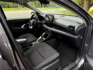 Pelēks Toyota Yaris 2022 Rīga, ar dzinēja tilpumu 1.50 L un nobraukumu 72 tūkst. km par 13500 €, foto 15 vietnē AUTOMOTO.COM.LV