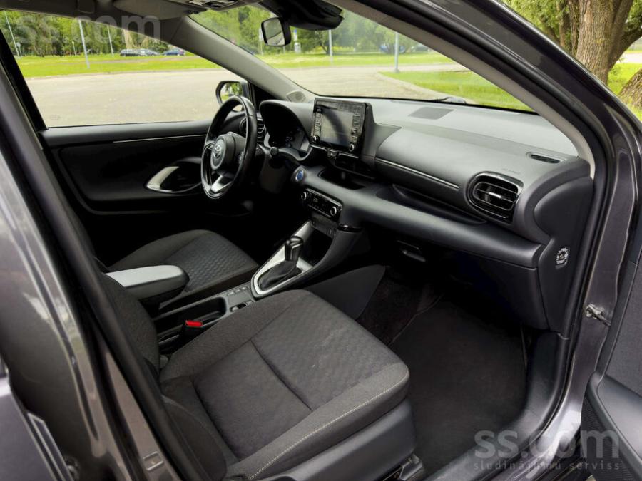 Pelēks Toyota Yaris 2022 Rīga, ar dzinēja tilpumu 1.50 L un nobraukumu 72 tūkst. km par 13500 €, foto 15 vietnē AUTOMOTO.COM.LV