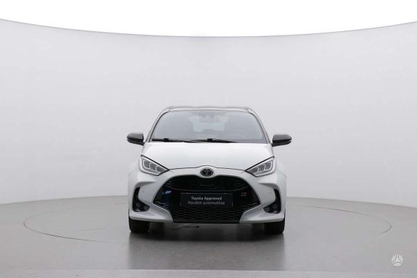 Grey Toyota Yaris 2022 in Vilnius, with an engine capacity of 1.49 L and mileage of 42 thousand km for 21900 €, photo 6 on AUTOMOTO.COM.LV