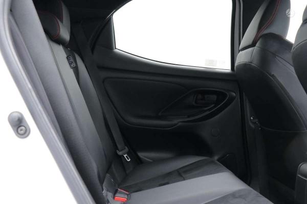 Grey Toyota Yaris 2022 in Vilnius, with an engine capacity of 1.49 L and mileage of 42 thousand km for 21900 €, photo 10 on AUTOMOTO.COM.LV