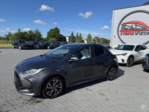 Grey Toyota Yaris 2022 in Telschi, with an engine capacity of 1.49 L and mileage of 85 thousand km for 14999 €, photo 2 on AUTOMOTO.COM.LV