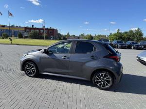 Pelēks Toyota Yaris 2022 Telšiai, ar dzinēja tilpumu 1.49 L un nobraukumu 85 tūkst. km par 14999 €, foto 4 vietnē AUTOMOTO.COM.LV