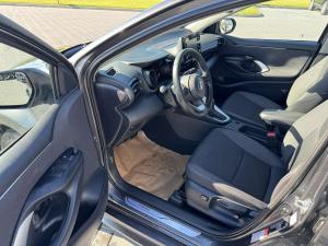 Pelēks Toyota Yaris 2022 Telšiai, ar dzinēja tilpumu 1.49 L un nobraukumu 85 tūkst. km par 14999 €, foto 15 vietnē AUTOMOTO.COM.LV