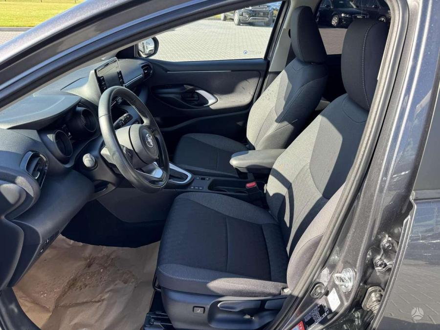 Pelēks Toyota Yaris 2022 Telšiai, ar dzinēja tilpumu 1.49 L un nobraukumu 85 tūkst. km par 14999 €, foto 16 vietnē AUTOMOTO.COM.LV