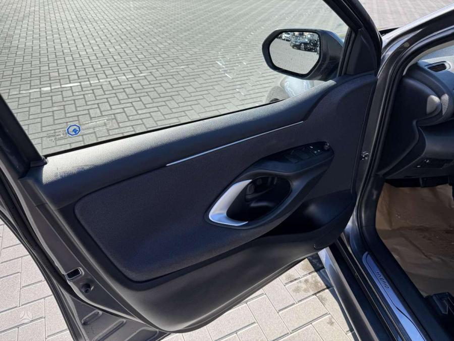 Pelēks Toyota Yaris 2022 Telšiai, ar dzinēja tilpumu 1.49 L un nobraukumu 85 tūkst. km par 14999 €, foto 17 vietnē AUTOMOTO.COM.LV