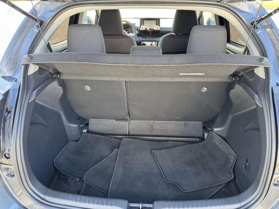 Pelēks Toyota Yaris 2022 Telšiai, ar dzinēja tilpumu 1.49 L un nobraukumu 85 tūkst. km par 14999 €, foto 19 vietnē AUTOMOTO.COM.LV