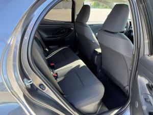 Pelēks Toyota Yaris 2022 Telšiai, ar dzinēja tilpumu 1.49 L un nobraukumu 85 tūkst. km par 14999 €, foto 20 vietnē AUTOMOTO.COM.LV